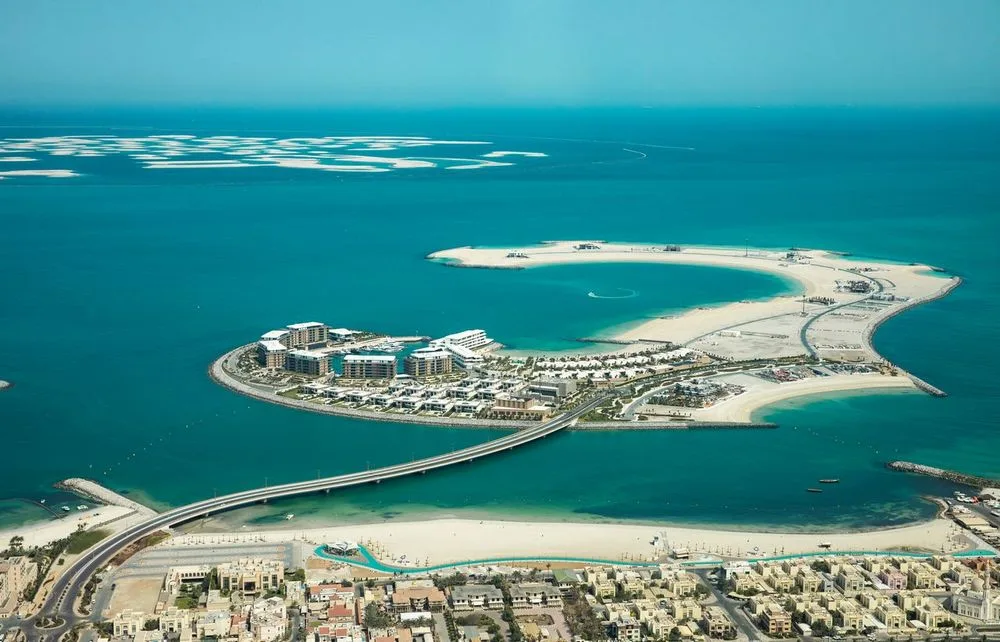 Empty lot covered with sand sold for record price in Dubai